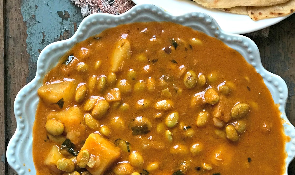 Avarekalu Sagu - Hyacinth Beans Curry - Sinamon Tales