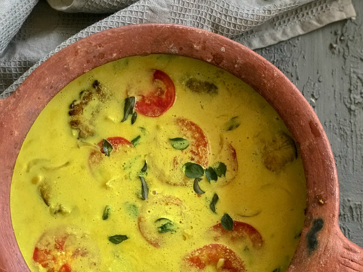 Fish Molee : Light Summery Fish Stew from Kerala - Sinamon Tales